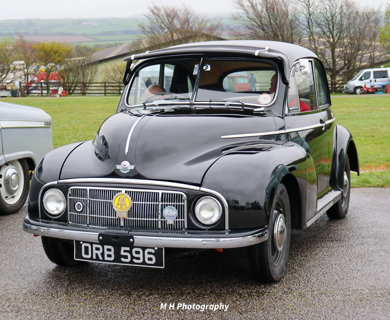 Solve 1953 - MORRIS Minor jigsaw puzzle online with 195 pieces