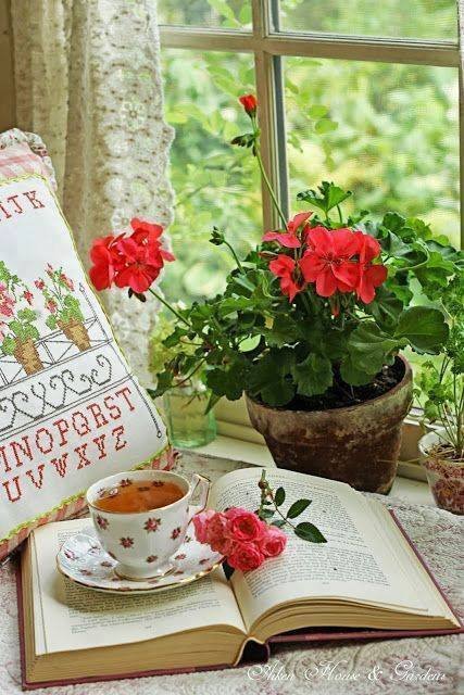 Solve Tea And Geranium jigsaw puzzle online with 70 pieces