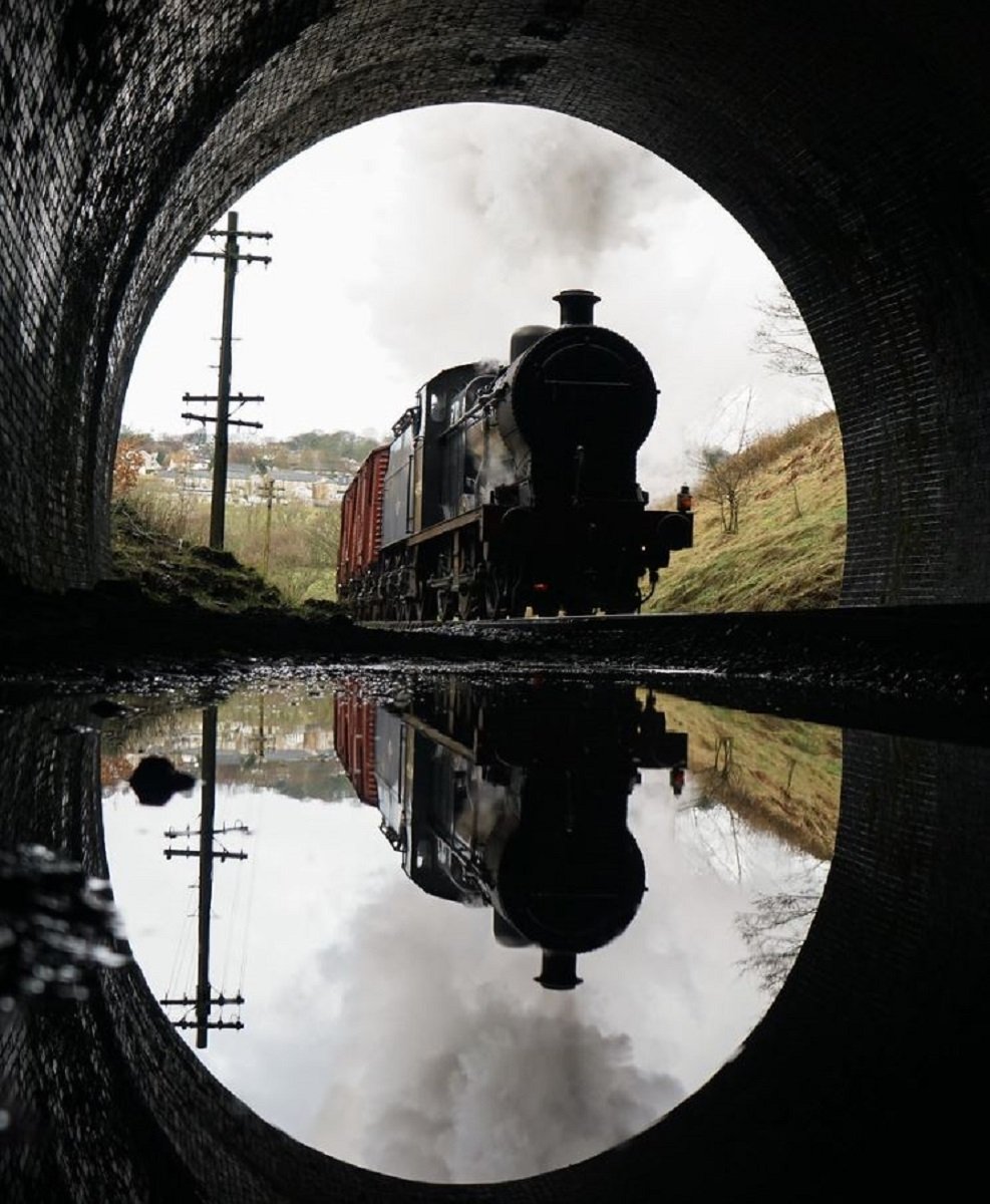 Solve LMS Class 4F 0-6-0 43924 enters Mytholmes Tunnel. jigsaw puzzle ...