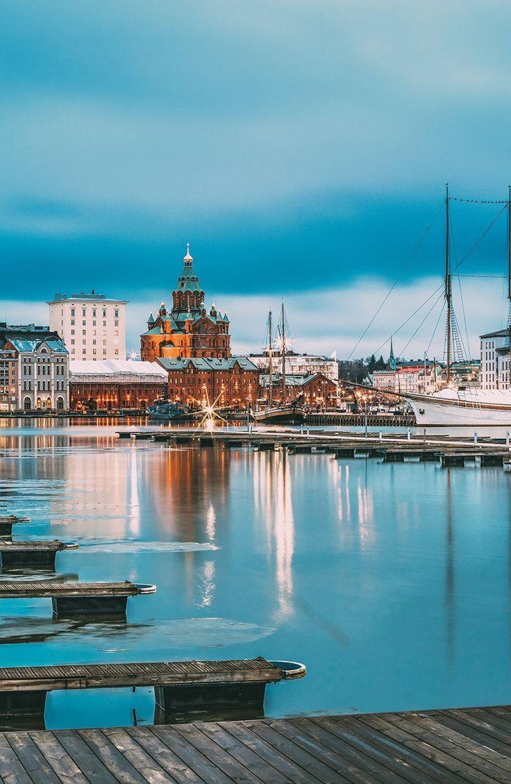 Solve Helsinki jigsaw puzzle online with 104 pieces