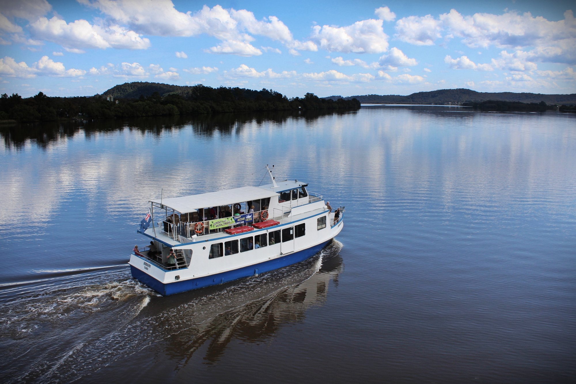 Solve The Yamba / Iluka Ferry. jigsaw puzzle online with 77 pieces