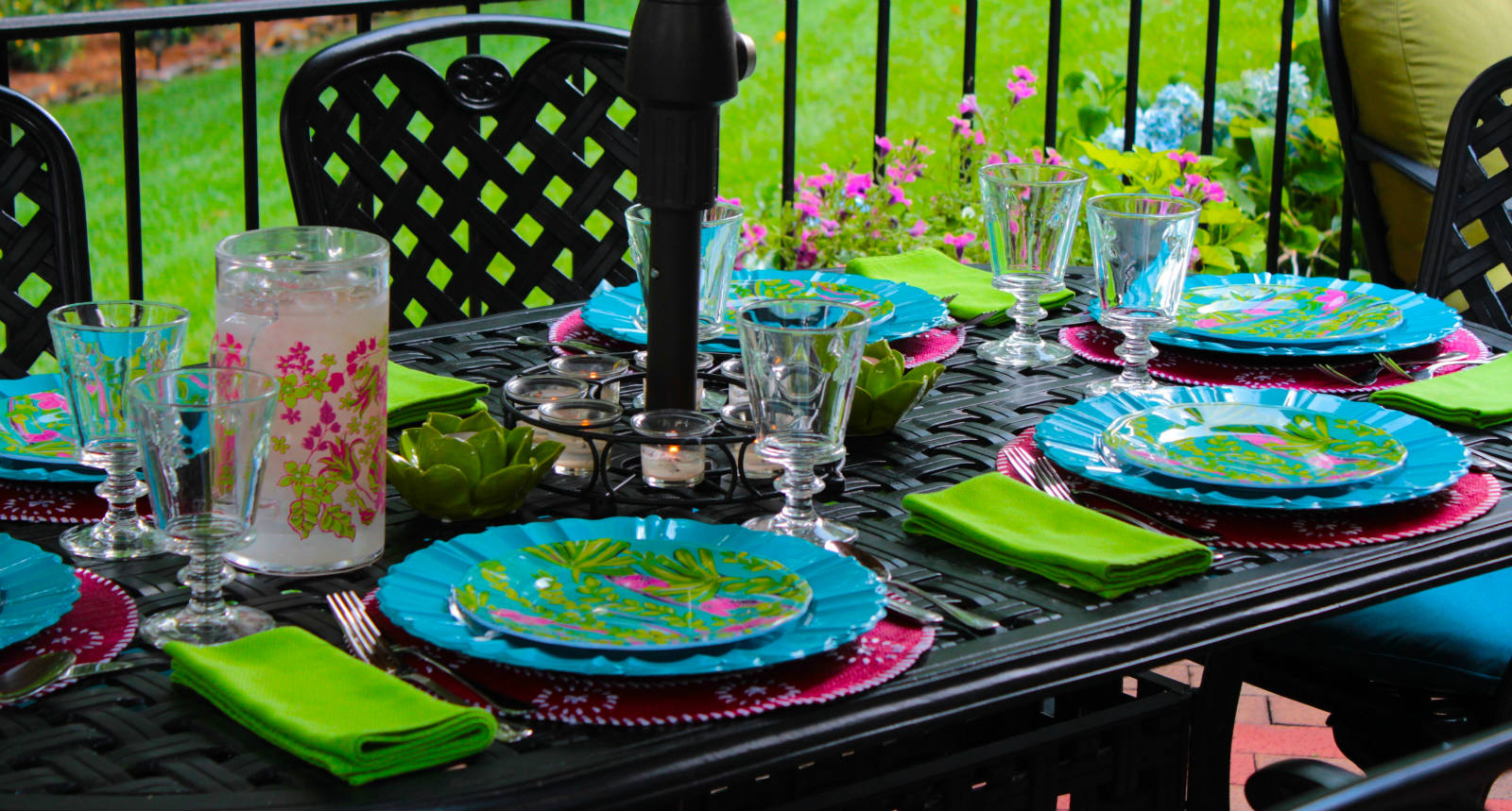 Solve Summer patio table setting jigsaw puzzle online with 364 pieces