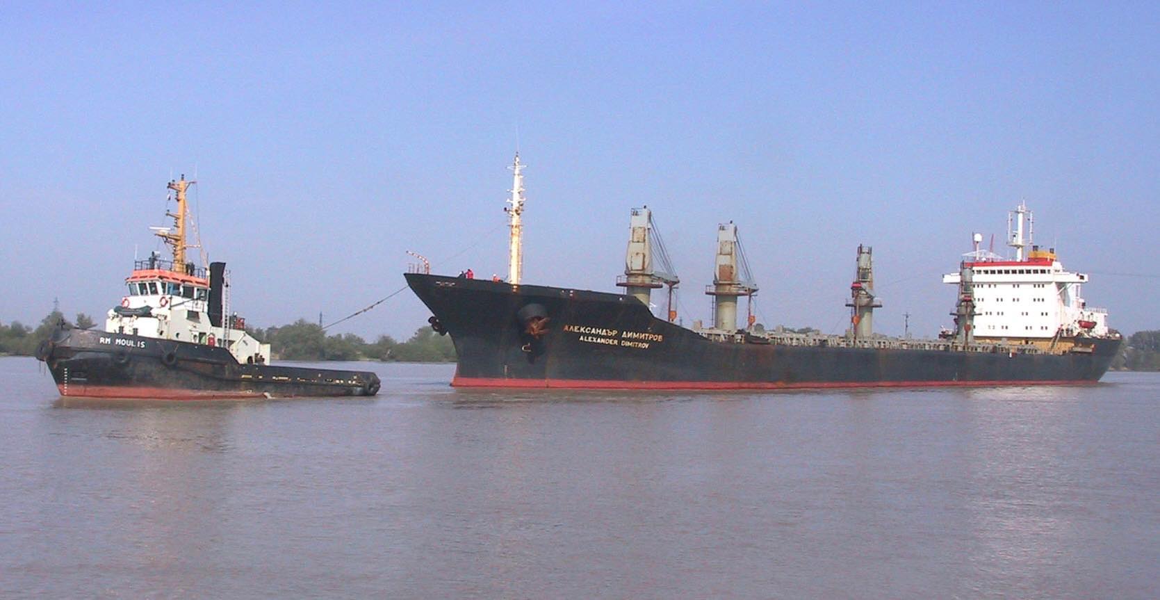 Solve Tug, "RM Moulis" towing "Alexander Dimitrov", Port of Bordeaux!! jigsaw puzzle online with ...