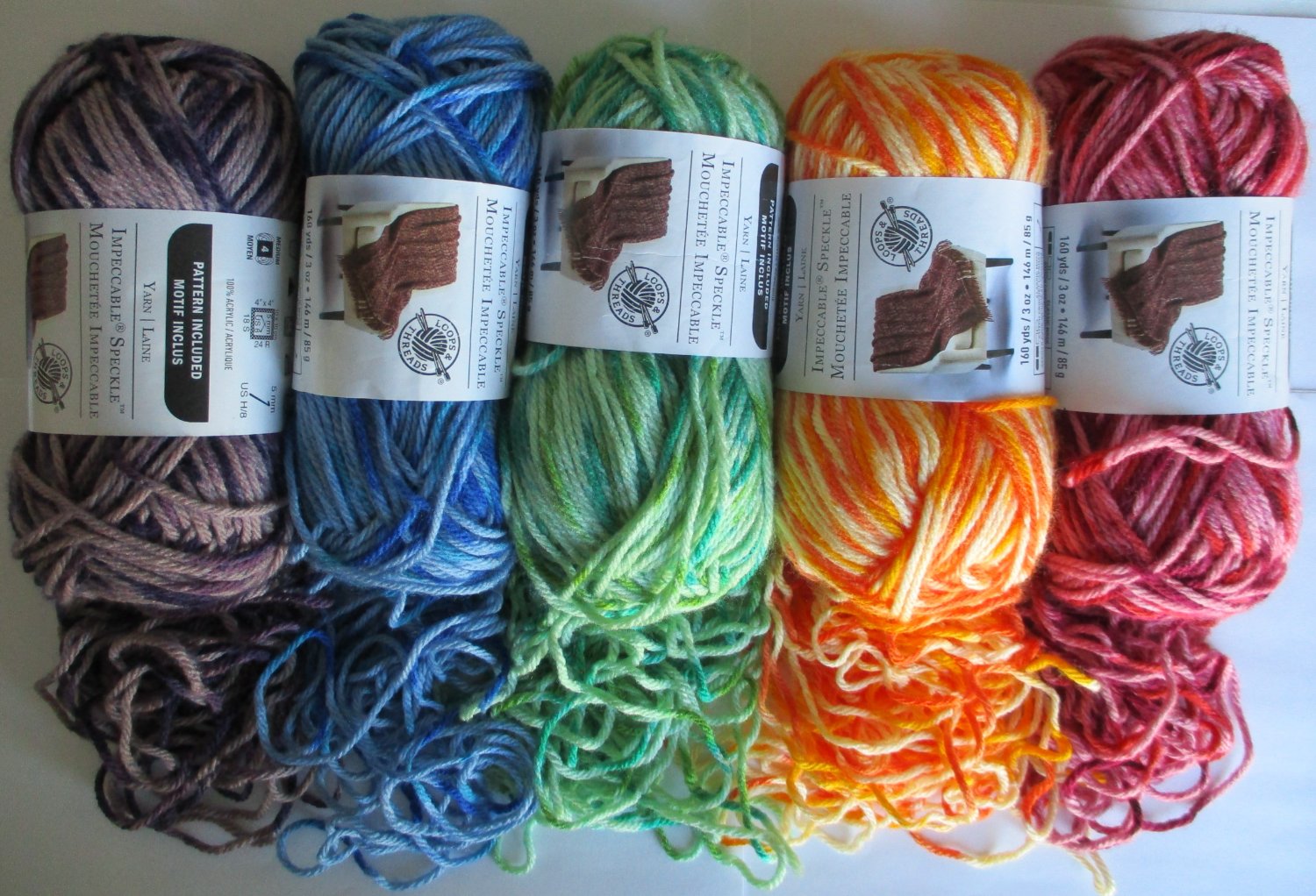 Solve Yarn set jigsaw puzzle online with 35 pieces