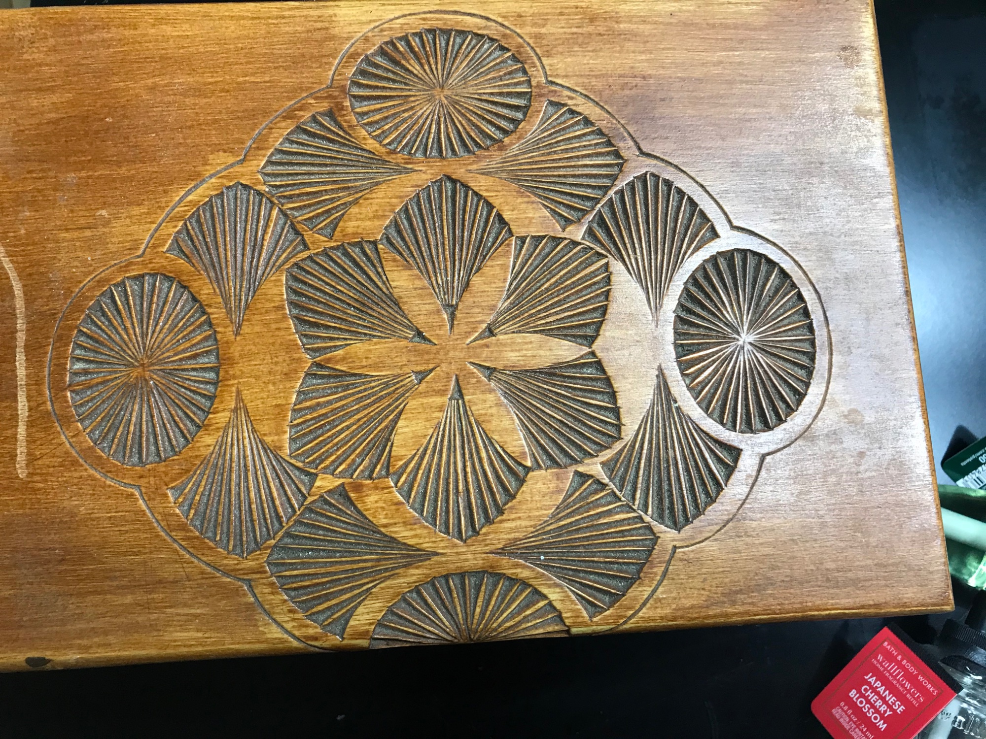 Solve Chip carving by me jigsaw puzzle online with 130 pieces
