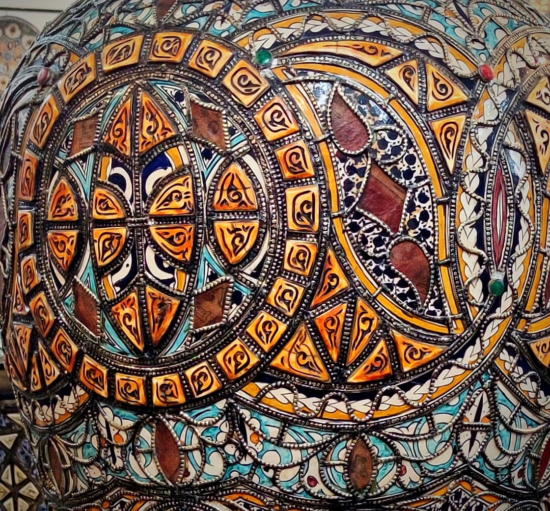 Solve Moroccan Designs jigsaw puzzle online with 90 pieces