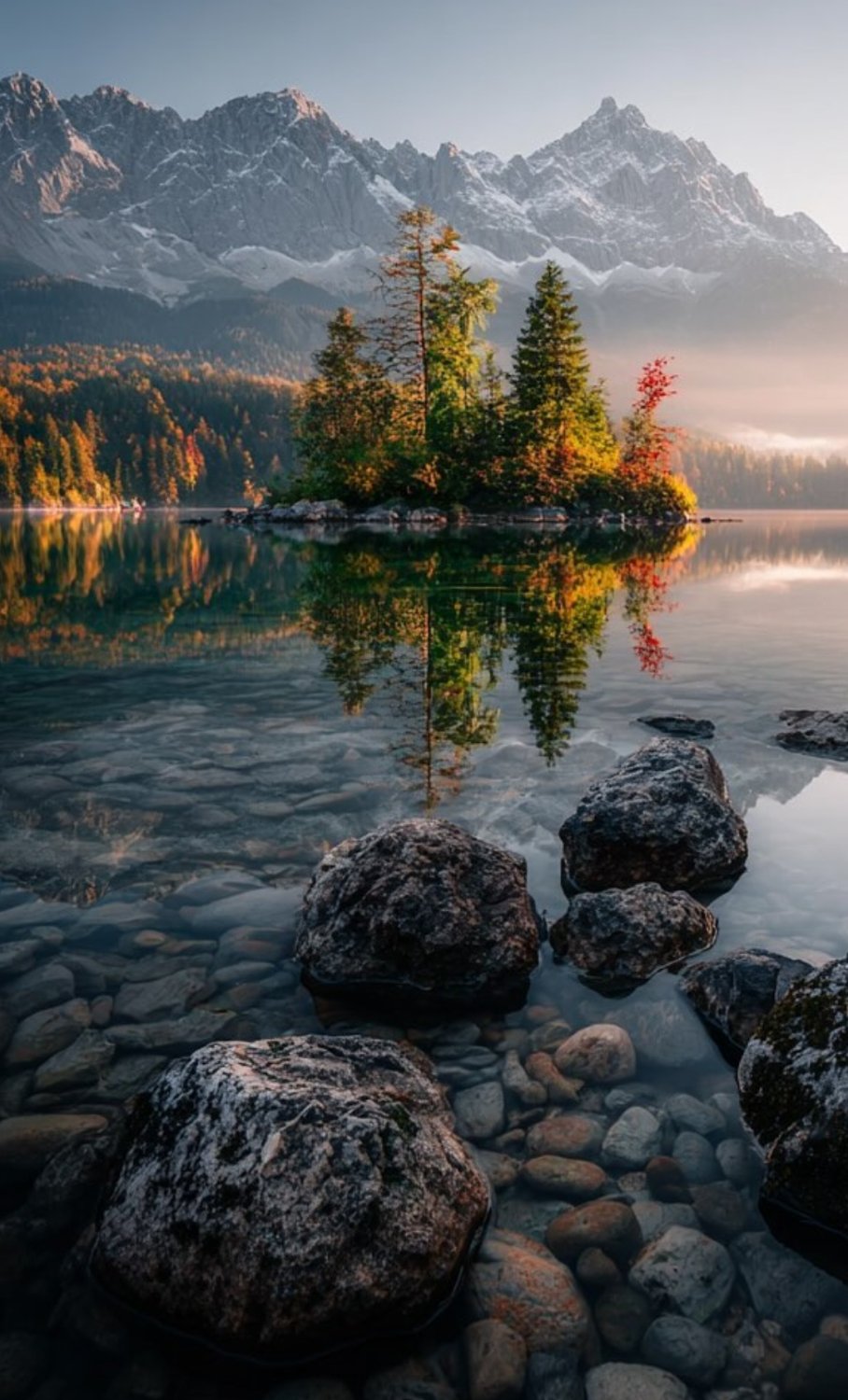 Solve Late night lake jigsaw puzzle online with 170 pieces