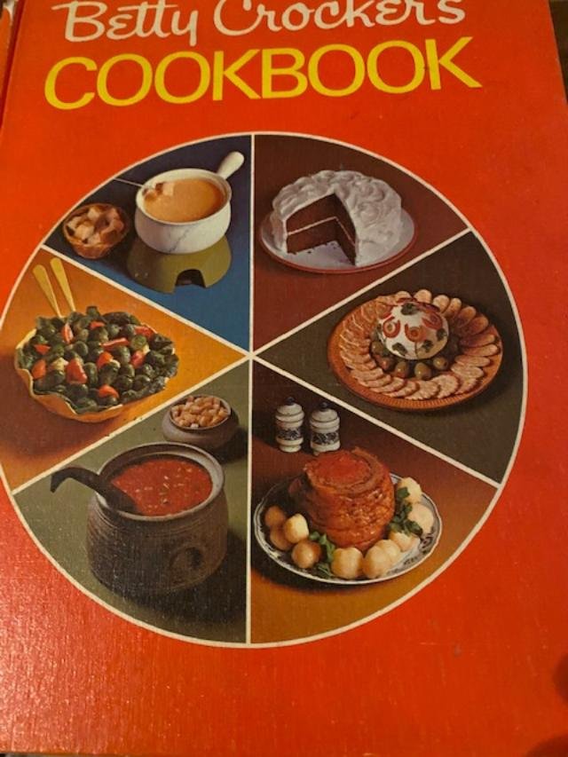 Solve Betty Crocker's cookbook jigsaw puzzle online with 20 pieces