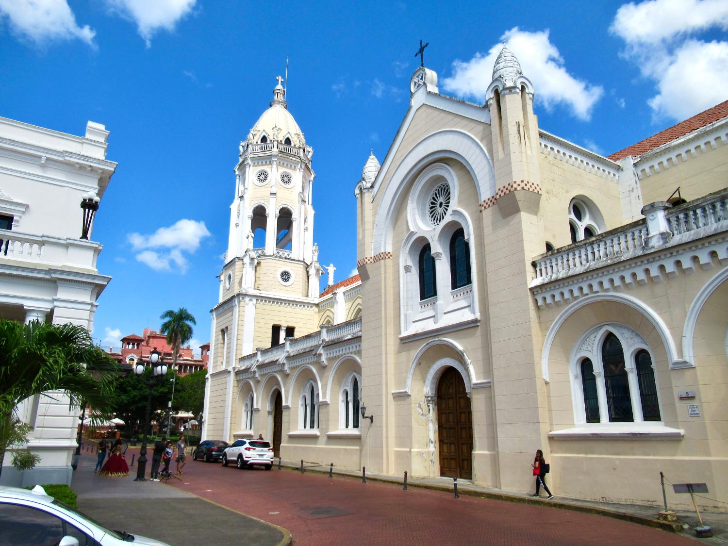 Solve Saint Francis of Assisi Church jigsaw puzzle online with 88 pieces