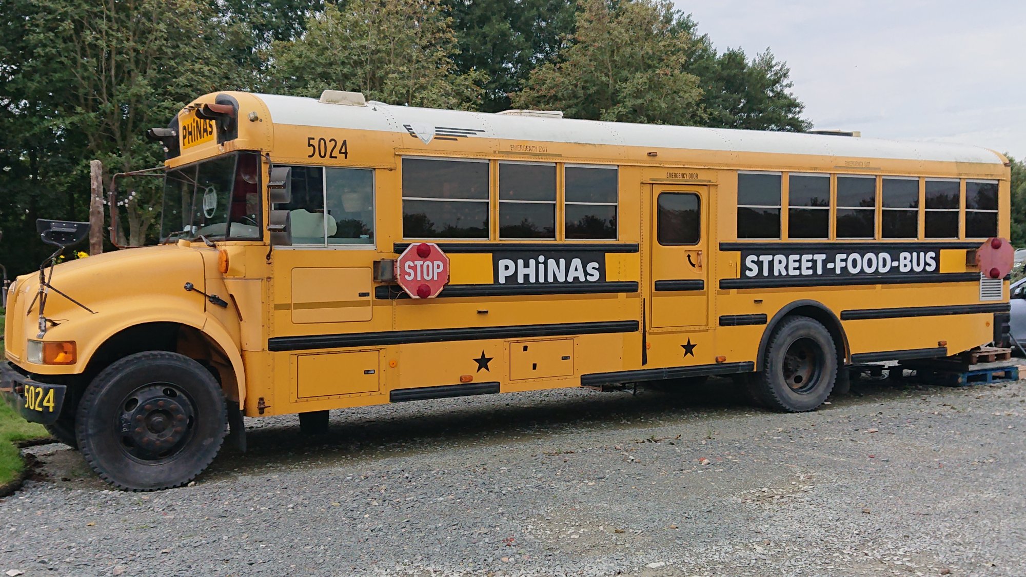 Solve Bus jigsaw puzzle online with 594 pieces