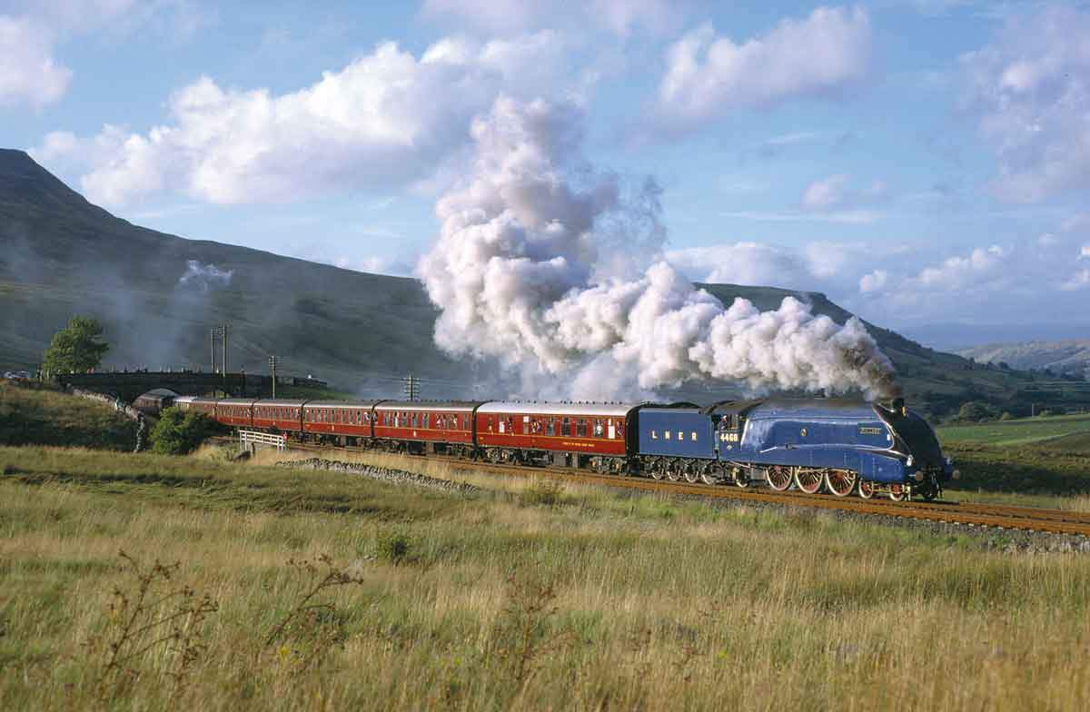 Solve LNER Class A4 4-6-2 4468 Mallard. jigsaw puzzle online with 150 ...