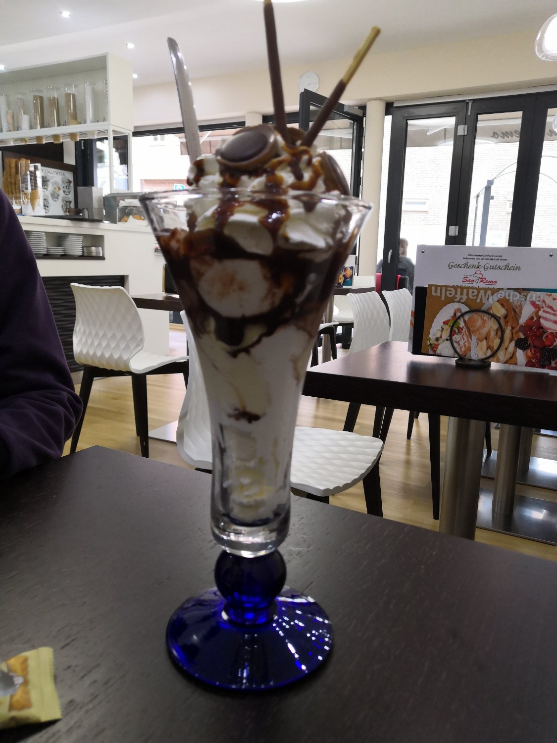 Solve Eis-Runde 21 jigsaw puzzle online with 252 pieces