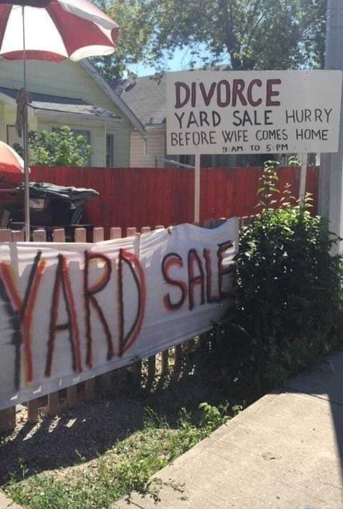 Solve Yard sale :-) jigsaw puzzle online with 15 pieces