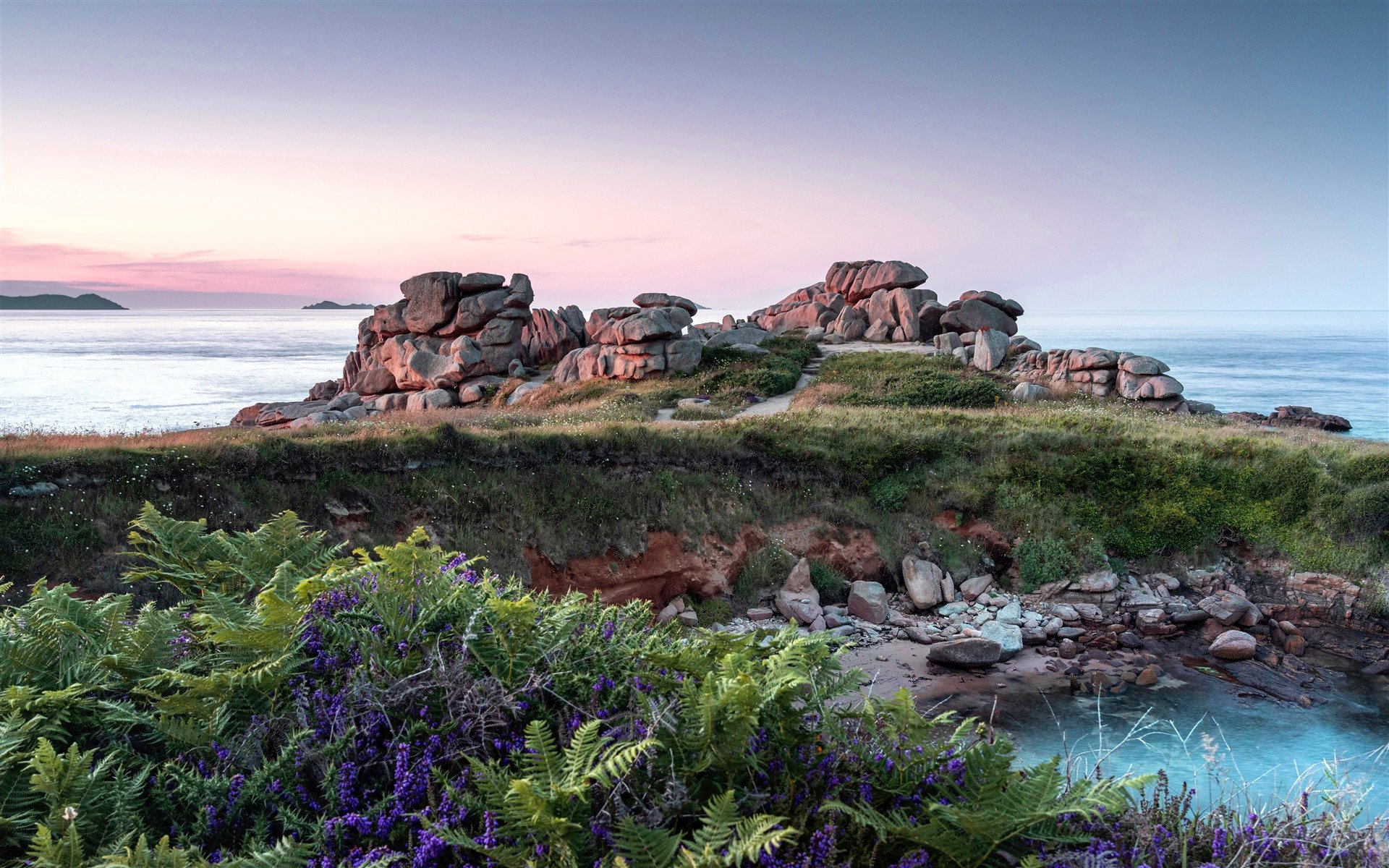 Solve France_Perros_Guirec jigsaw puzzle online with 160 pieces