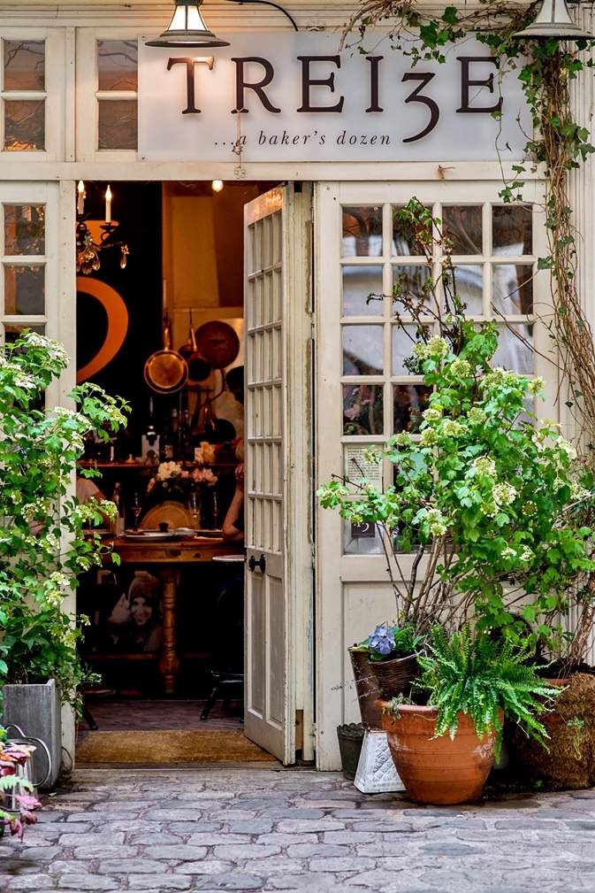 Solve Treize au Jardin - Paris jigsaw puzzle online with 117 pieces