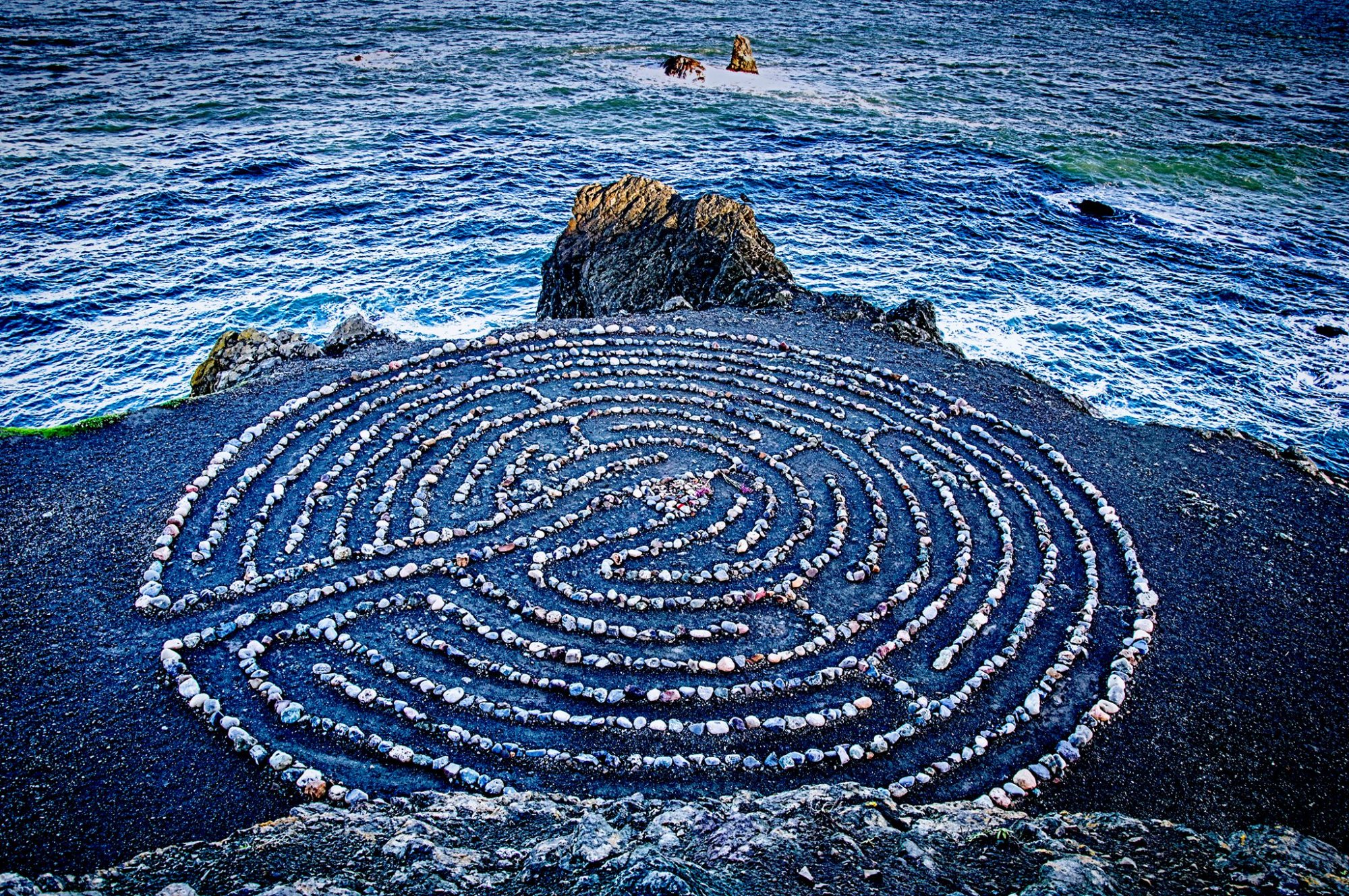 Solve Rock labyrinth, San Francisco jigsaw puzzle online with 70 pieces