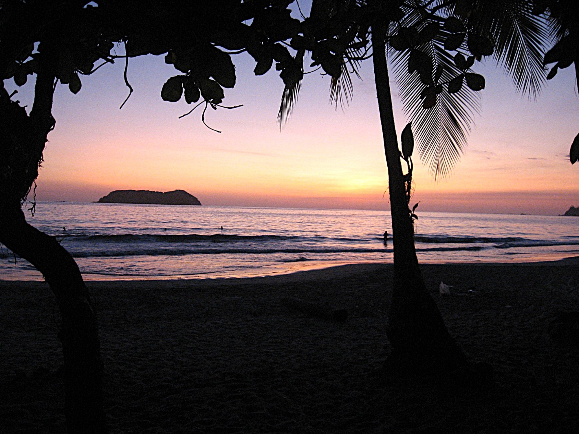 Solve Sunset on Costa Rican beach jigsaw puzzle online with 80 pieces