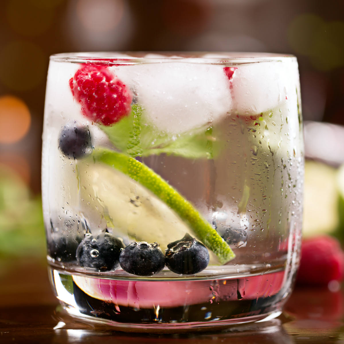 Solve Basil Citrus Berry Smash Cocktail jigsaw puzzle online with 225 ...