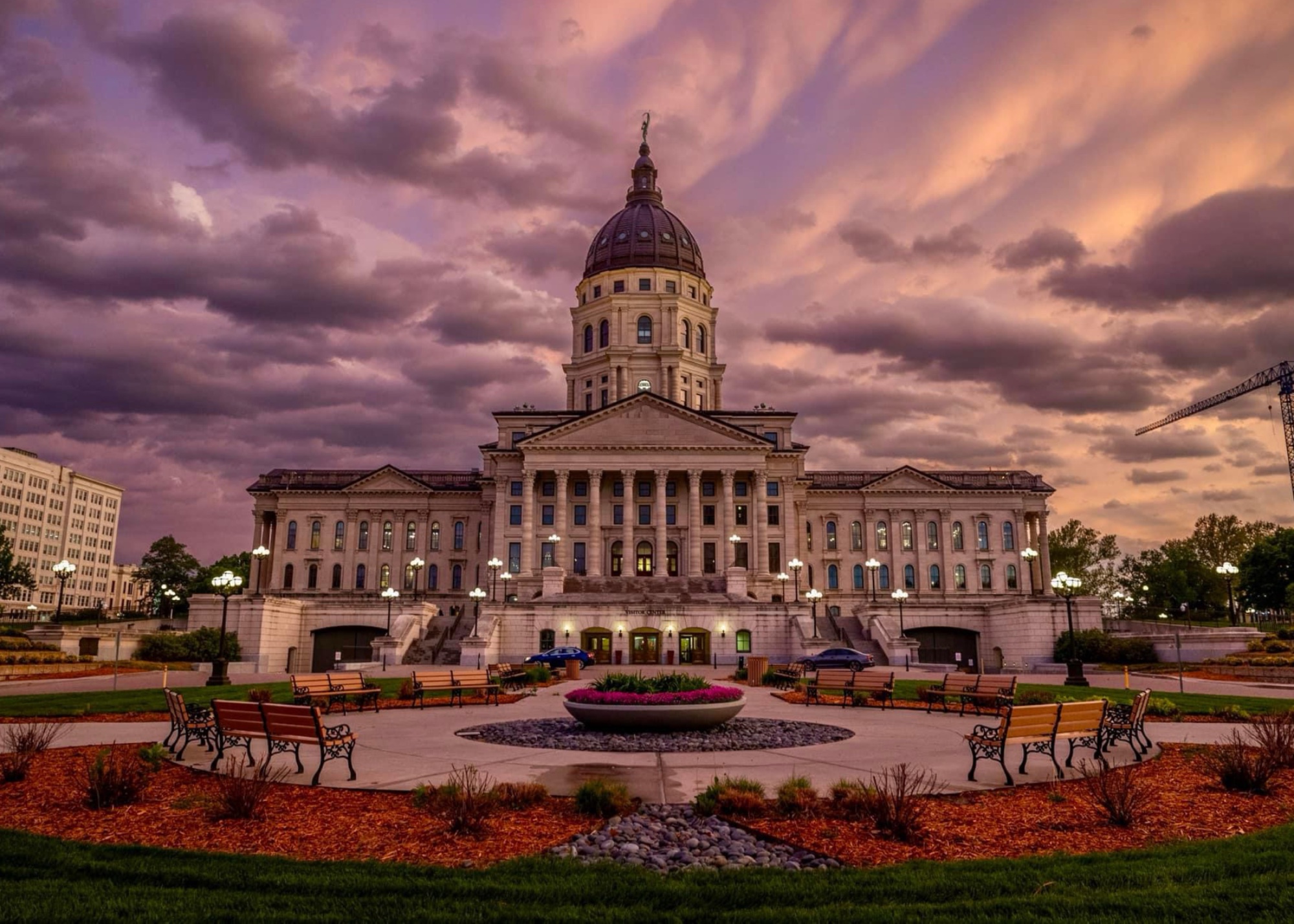Solve Kansas State Capitol At Sunset jigsaw puzzle online with 234 pieces