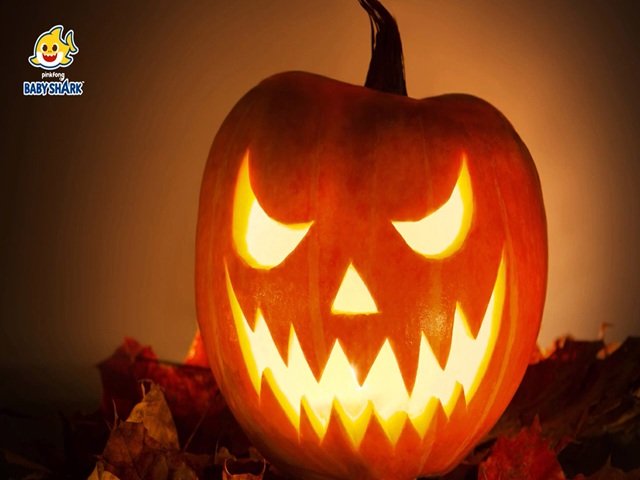 Solve jack lantern jigsaw puzzle online with 12 pieces