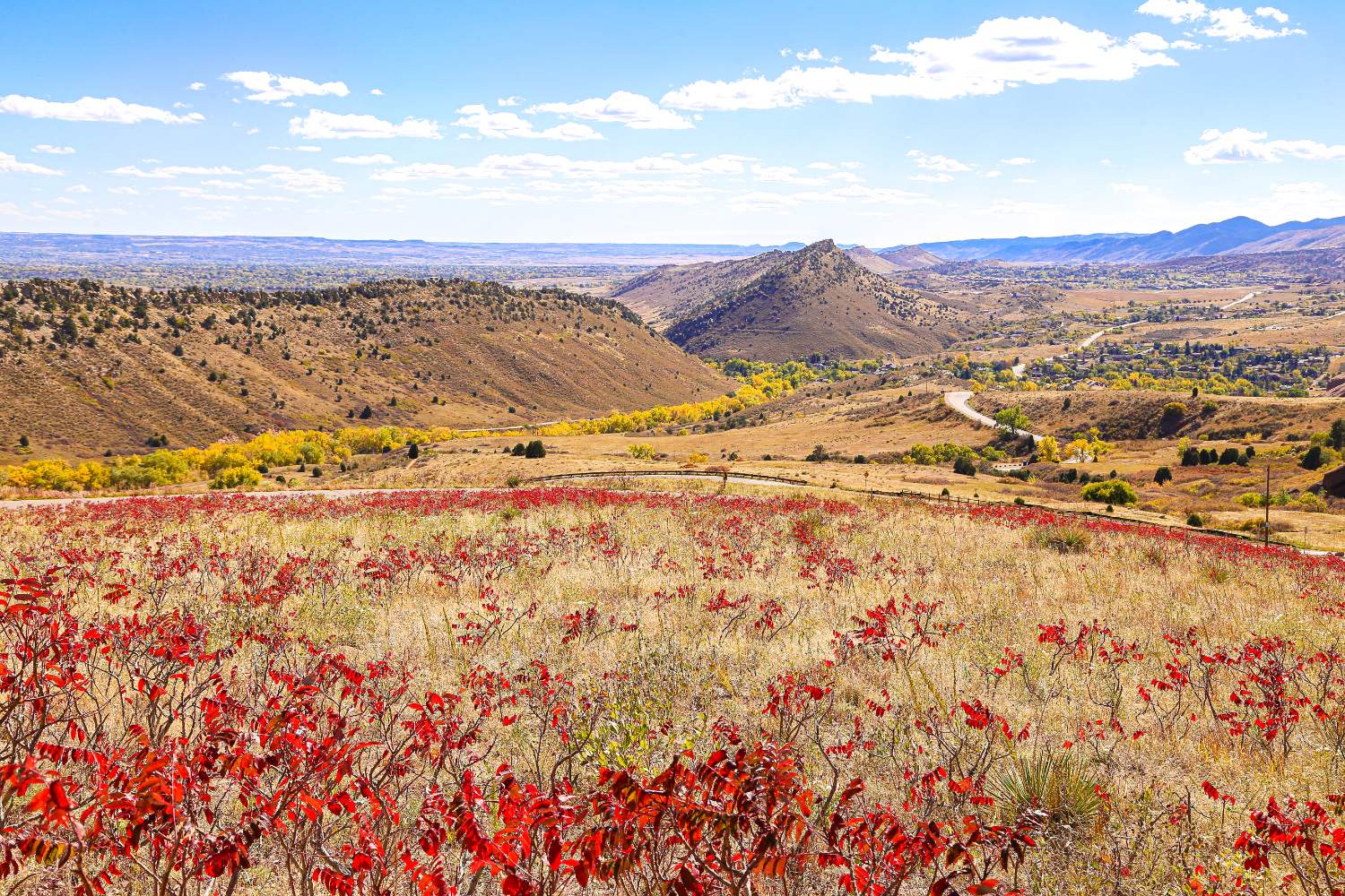 Solve NEAR RED ROCKS AMPHITHEATER jigsaw puzzle online with 77 pieces