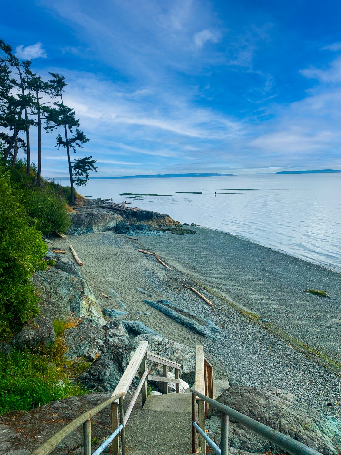 Solve A pebble beach near Victoria BC jigsaw puzzle online with 140 pieces