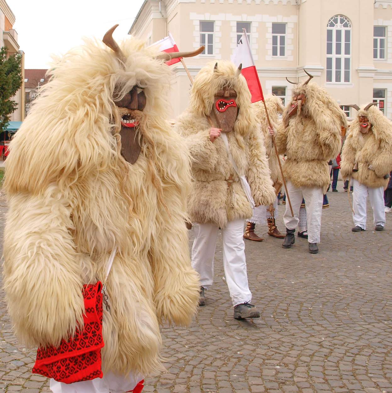 Solve Busók - 2022 jigsaw puzzle online with 100 pieces