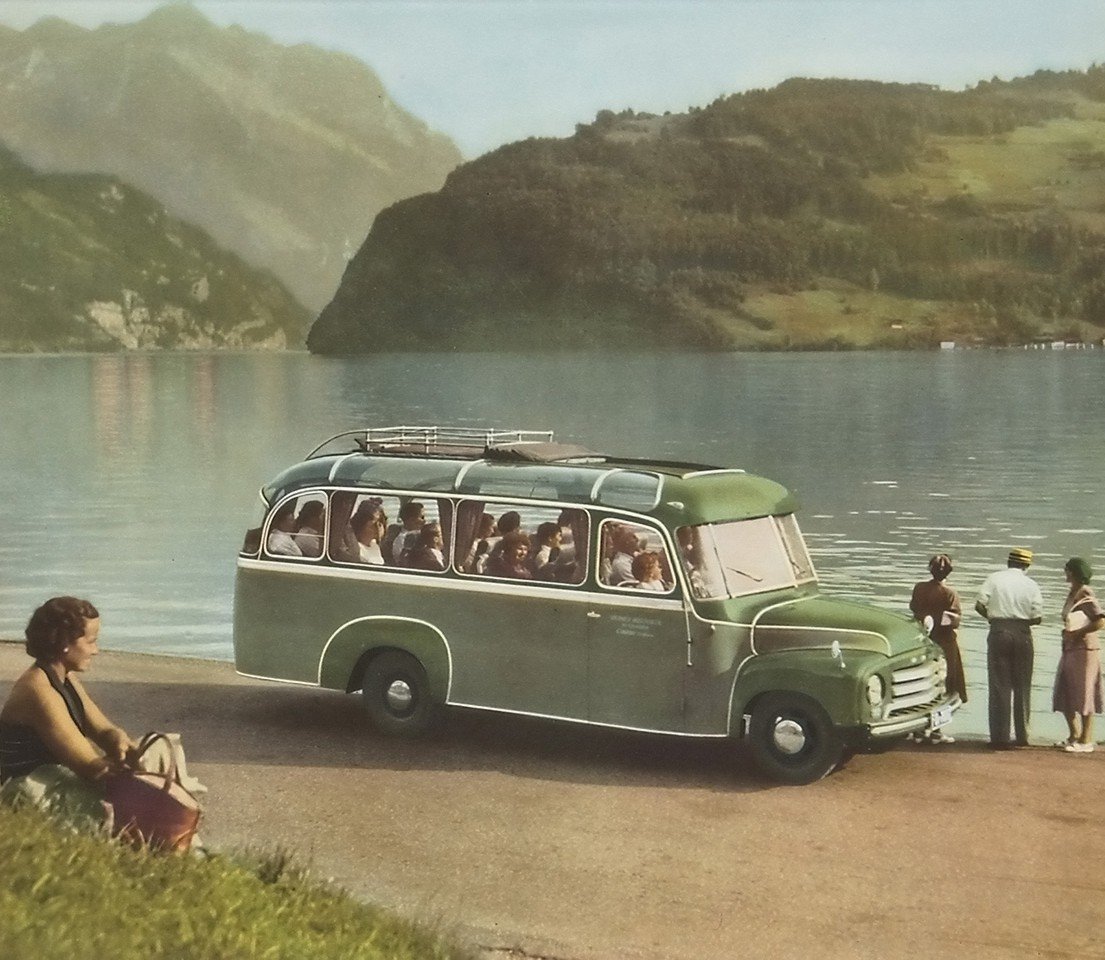 Solve Opel "Blitz" bus - 1950s jigsaw puzzle online with 224 pieces