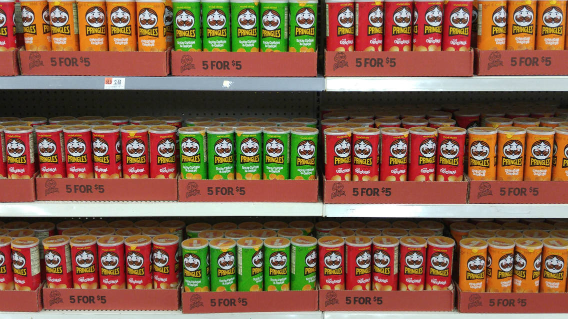 Solve walmart Potato chip aisle jigsaw puzzle online with 28 pieces