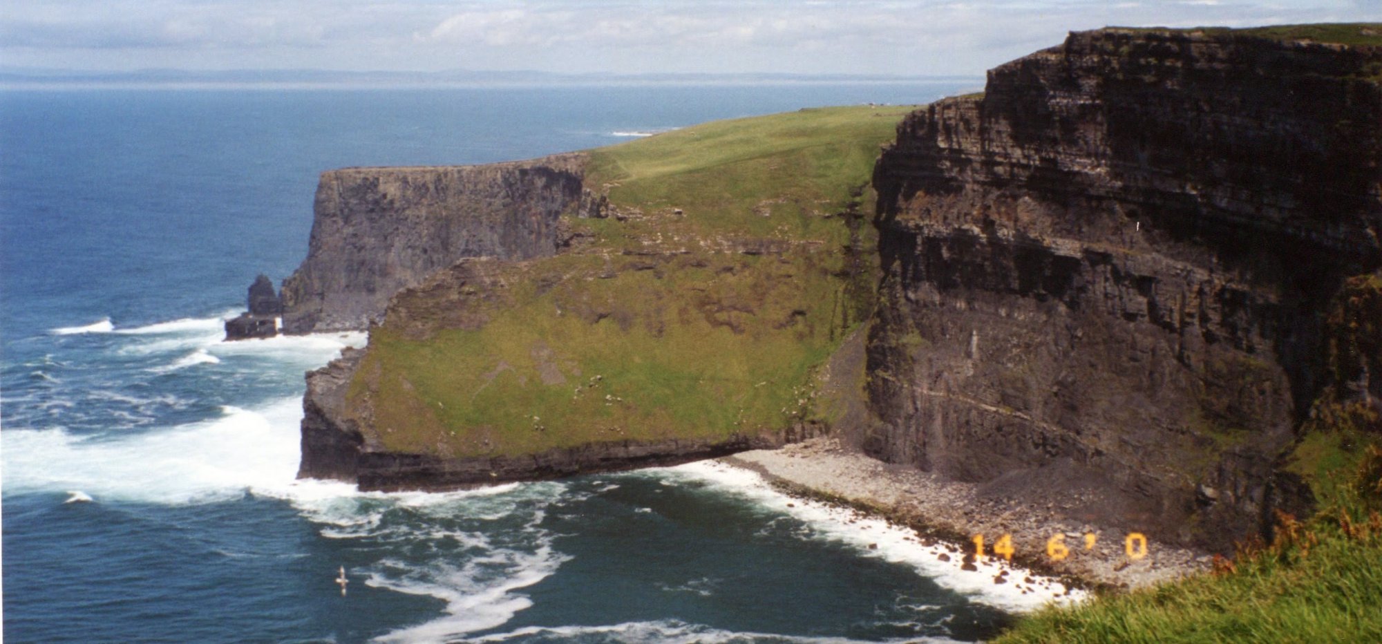 Solve Cliffs of Moher - Ireland jigsaw puzzle online with 364 pieces
