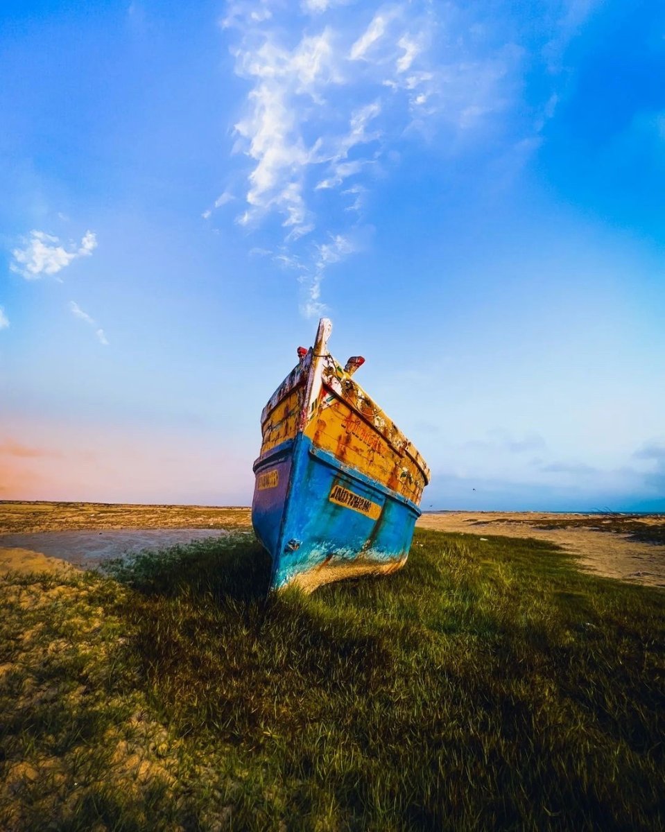 Solve Kovalam Beach jigsaw puzzle online with 30 pieces