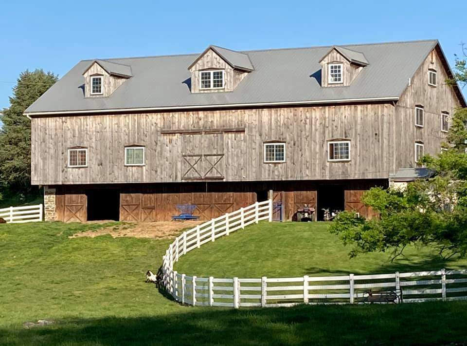 Solve pennsylvanis barn jigsaw puzzle online with 88 pieces