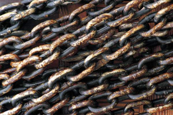 Solve Chains jigsaw puzzle online with 24 pieces