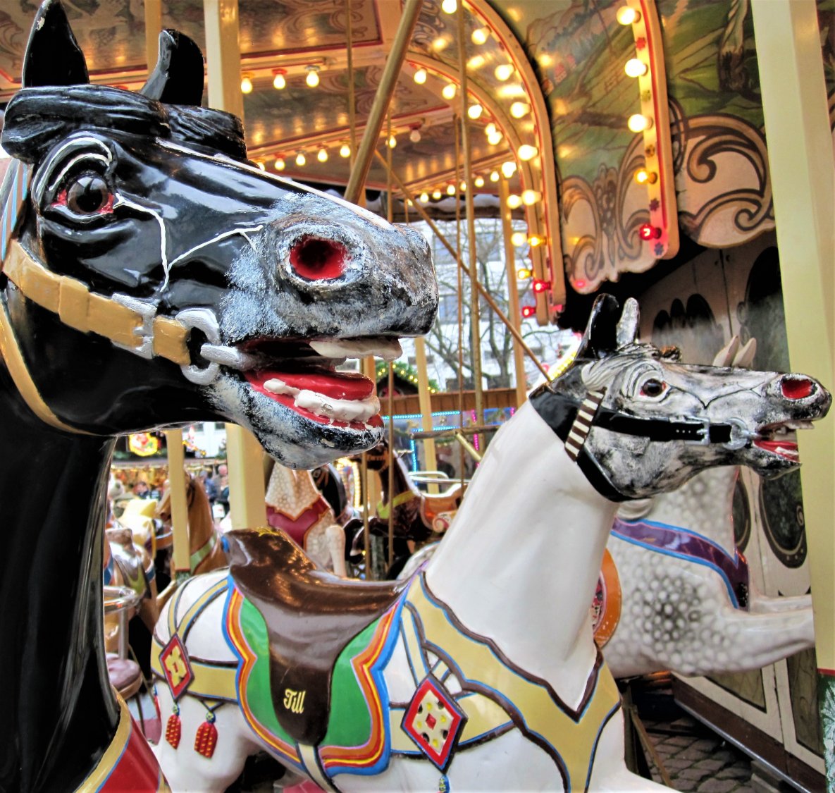 Solve Heidelberg Christmas Market Carousel jigsaw puzzle online with 16 ...