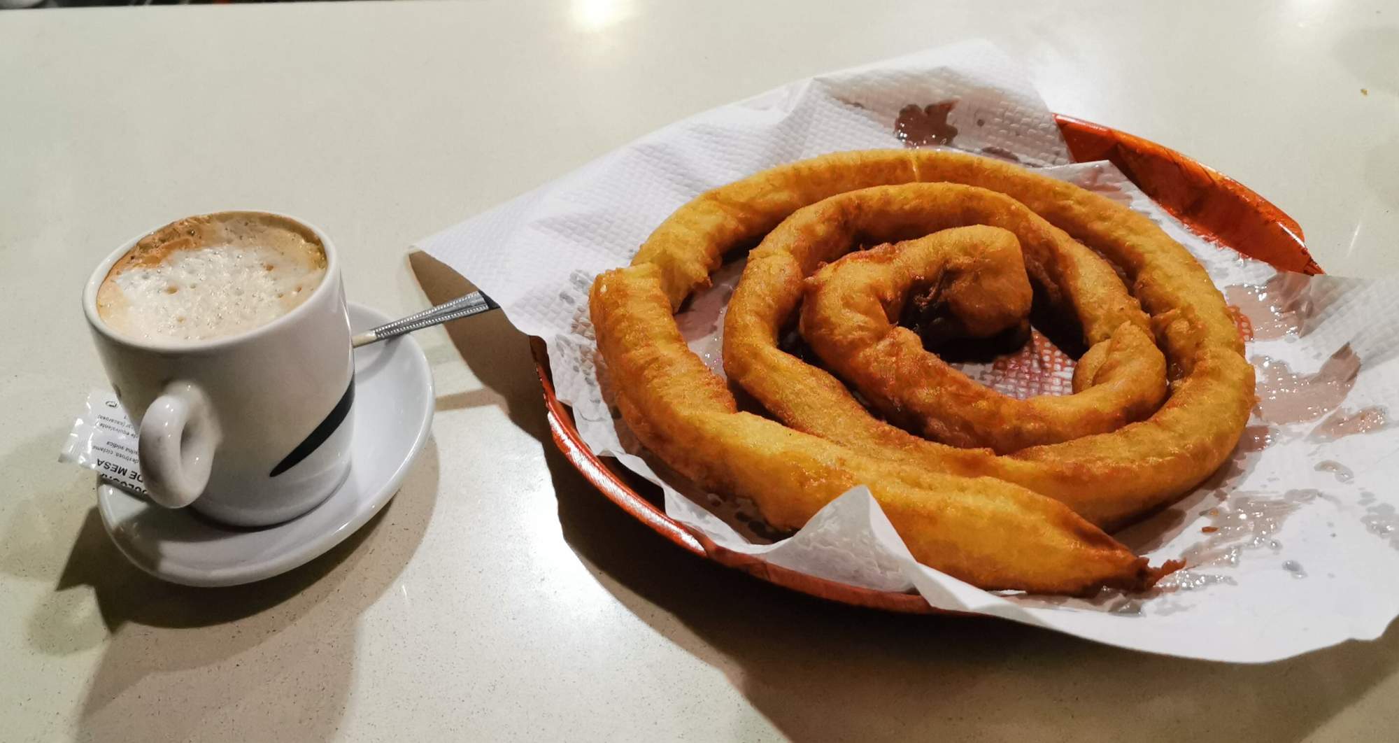 Solve Cafe con Churros jigsaw puzzle online with 364 pieces