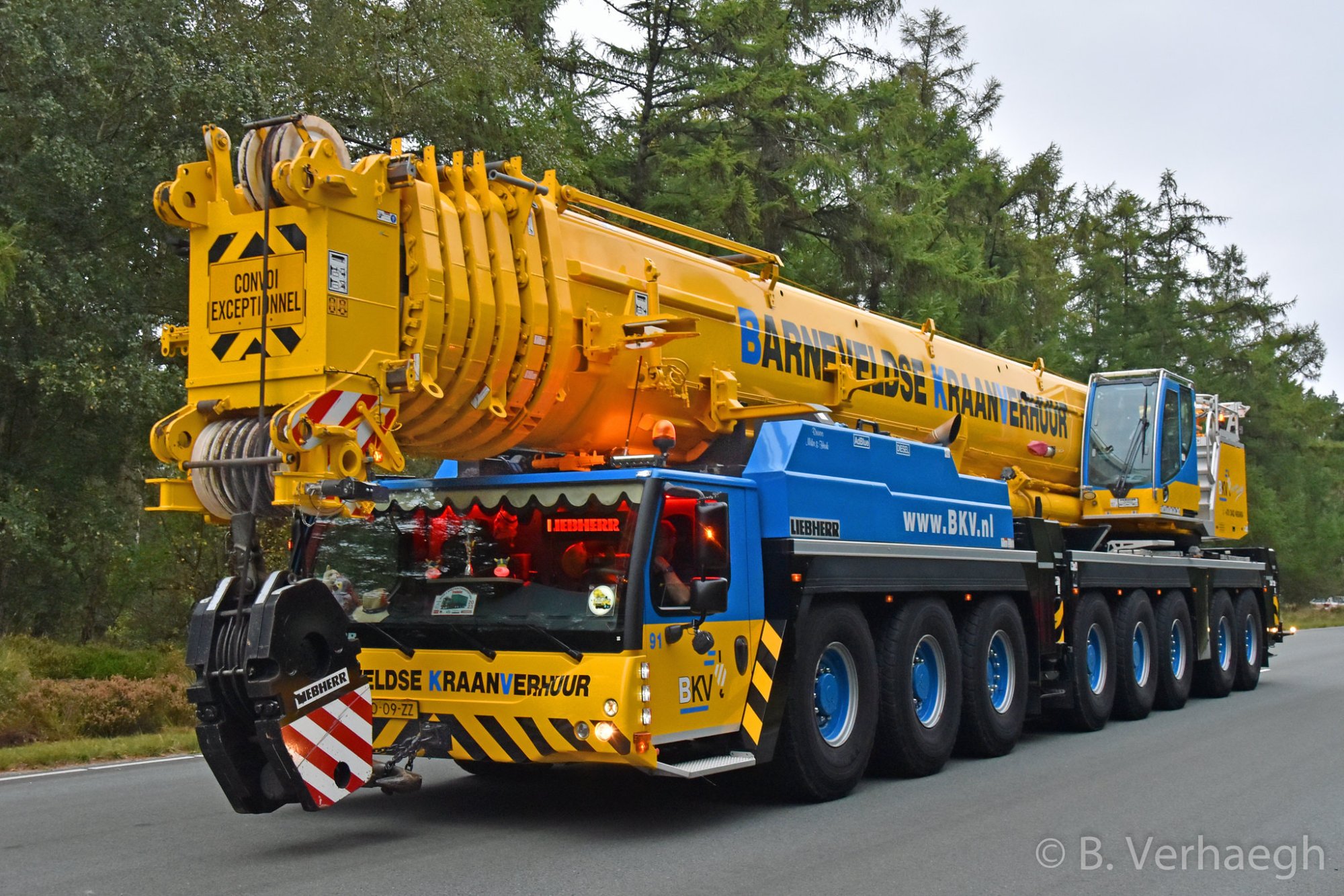 Solve LTM 1450-8.1 Liebherr jigsaw puzzle online with 600 pieces