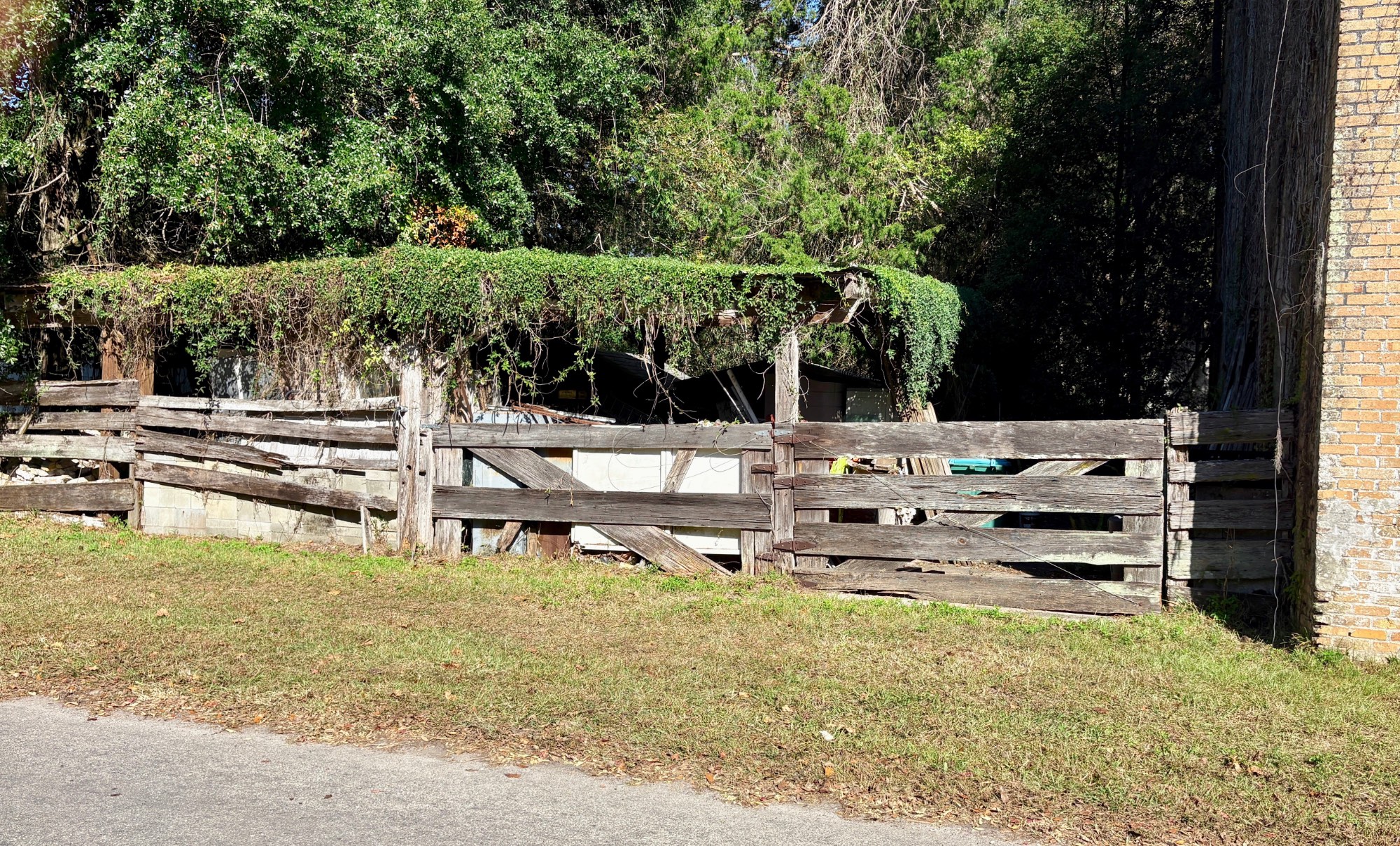 Jigsaw Puzzle | 198 pieces | Old fence. | Jigidi