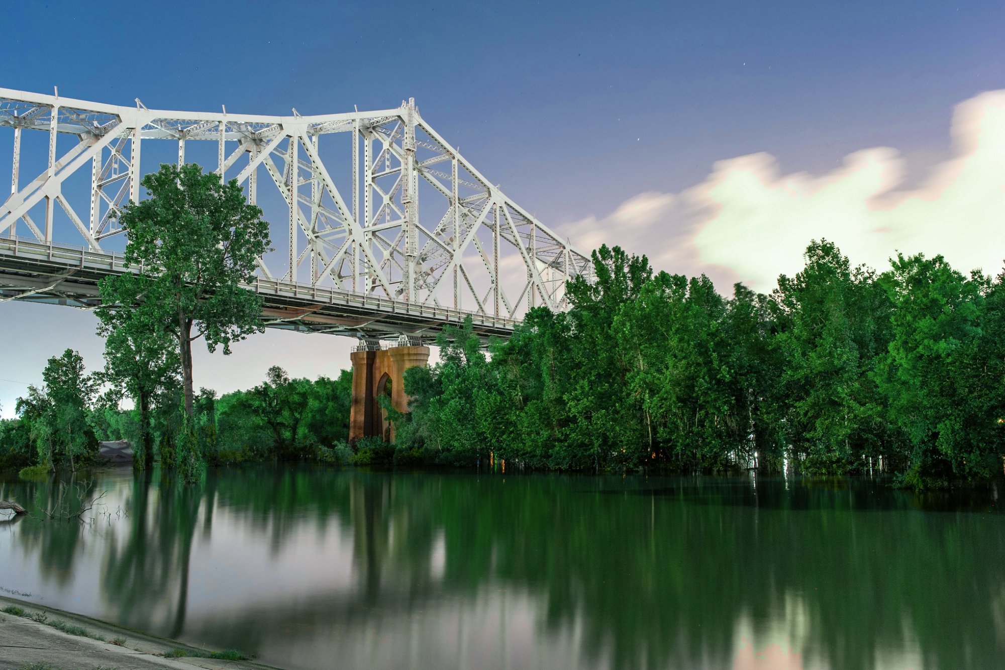 Solve Huey P. Long Bridge, Baton Rouge jigsaw puzzle online with 187 pieces