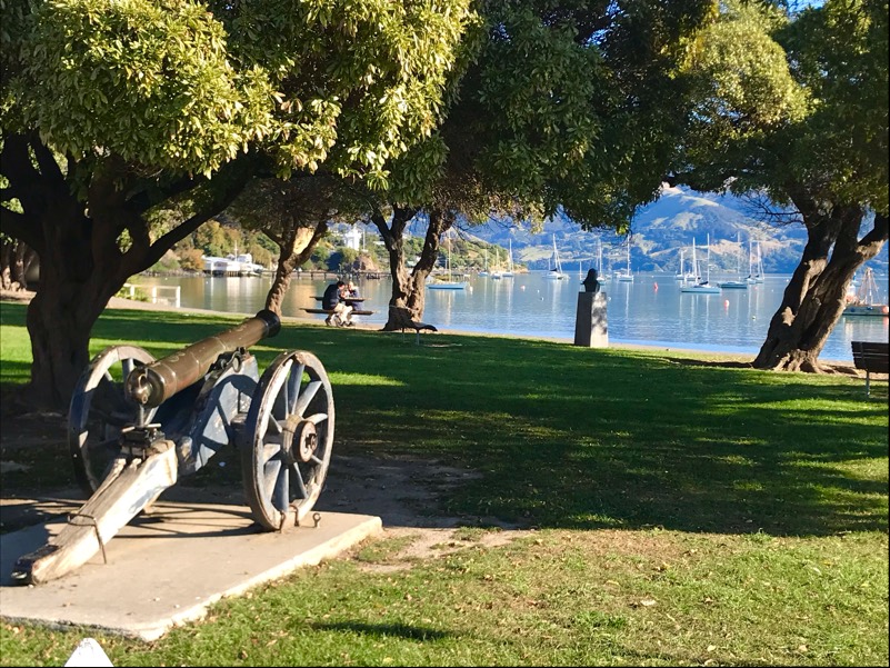 Solve No Misbehaving here 😉 jigsaw puzzle online with 12 pieces