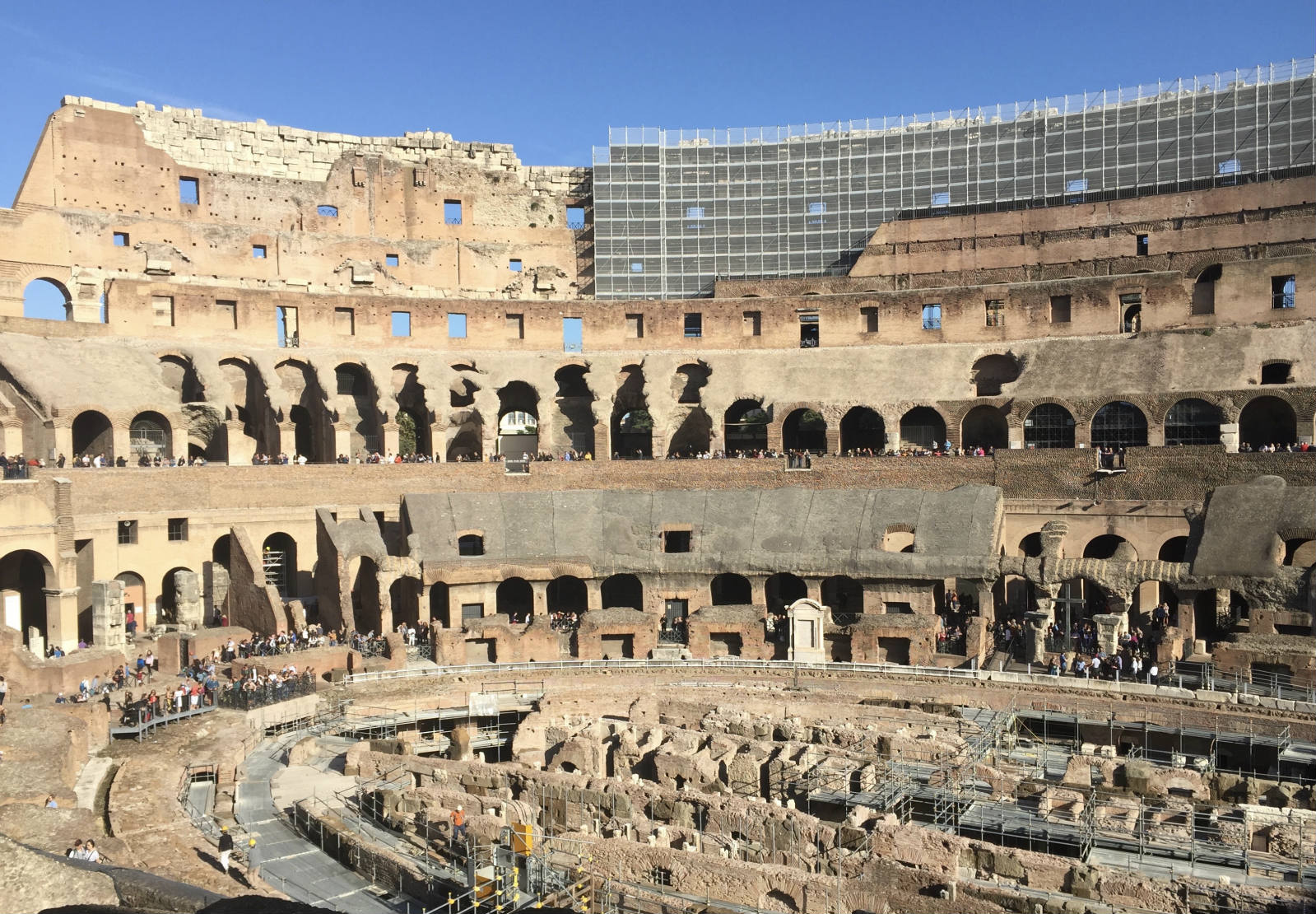 Solve The Colosseum from Within jigsaw puzzle online with 468 pieces