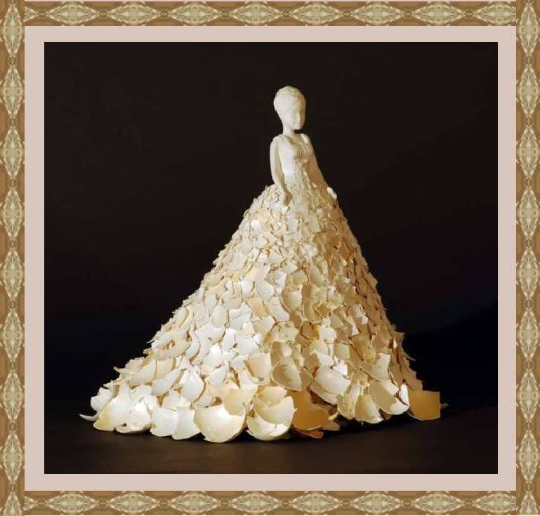 Solve Egg Shell Dress jigsaw puzzle online with 49 pieces