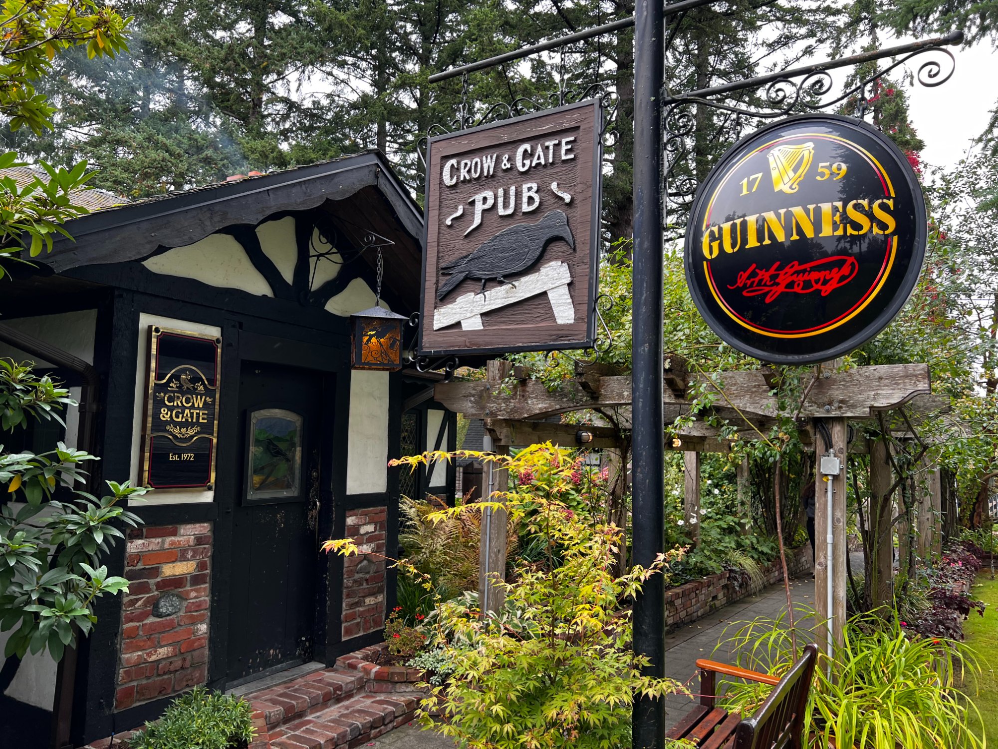Solve The Crow and Gate pub in Ladysmith jigsaw puzzle online with 130 ...