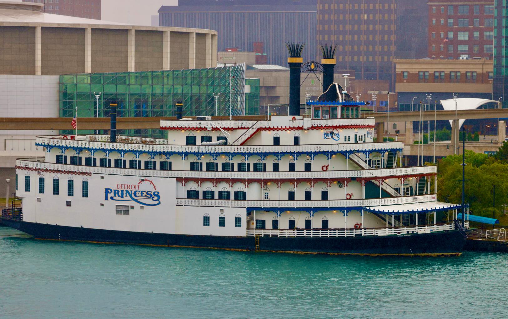 Solve Detroit Princess Riverboat jigsaw puzzle online with 104 pieces