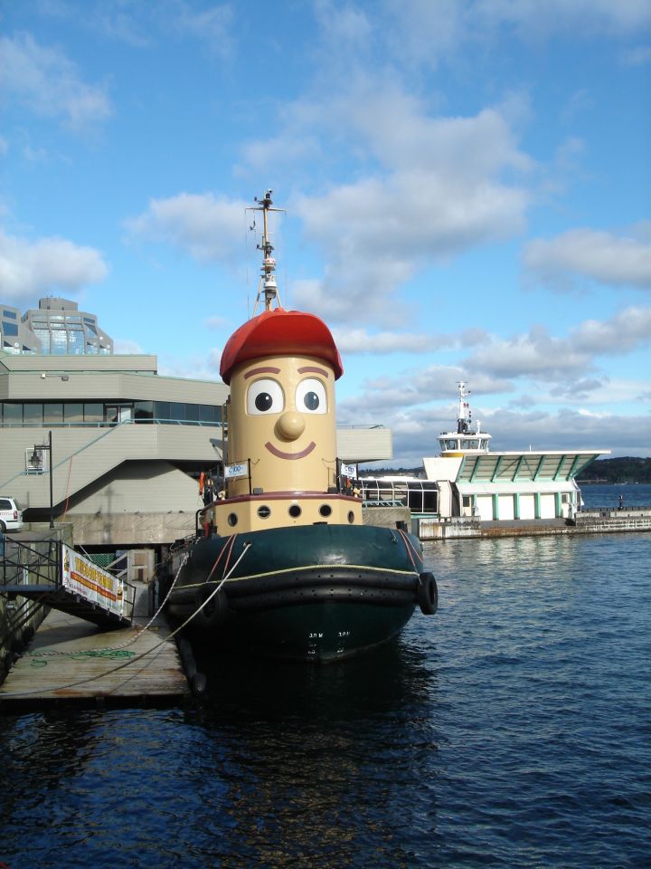 Solve Tugboat jigsaw puzzle online with 108 pieces