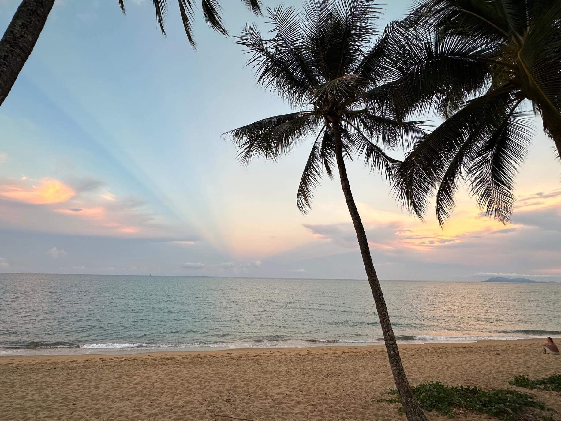 Solve Sunset at Trinity beach. jigsaw puzzle online with 176 pieces