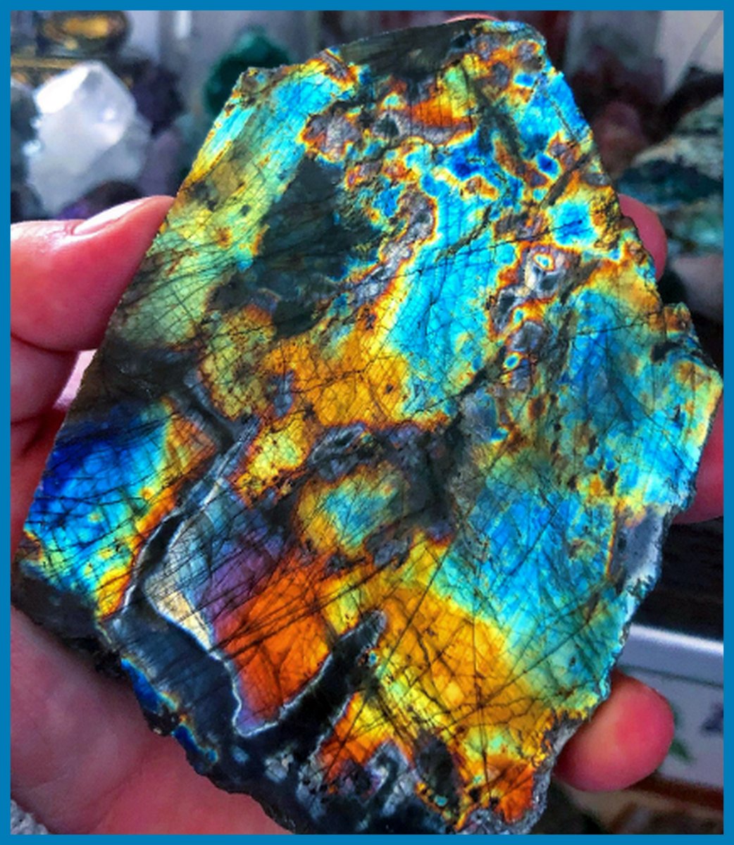 Solve Breath taking Labradorite rock! jigsaw puzzle online with 30 pieces
