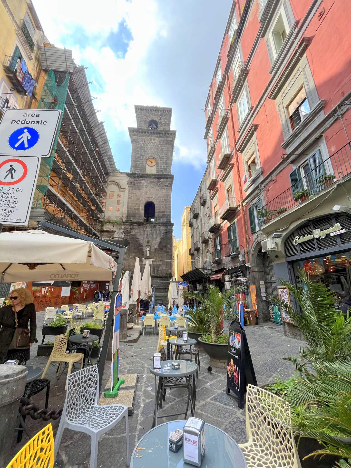 Solve Via Napoli jigsaw puzzle online with 221 pieces