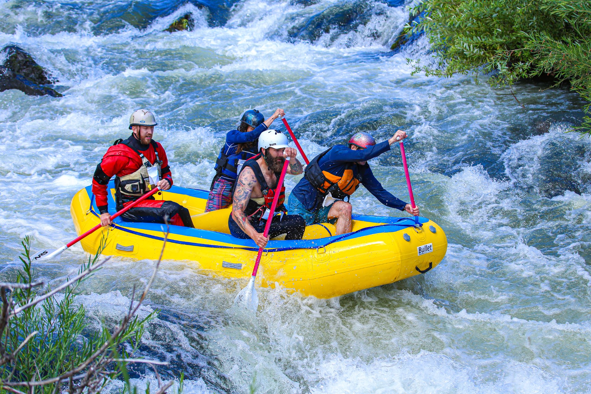 Solve FLOATING THE ROGUE RIVER jigsaw puzzle online with 96 pieces