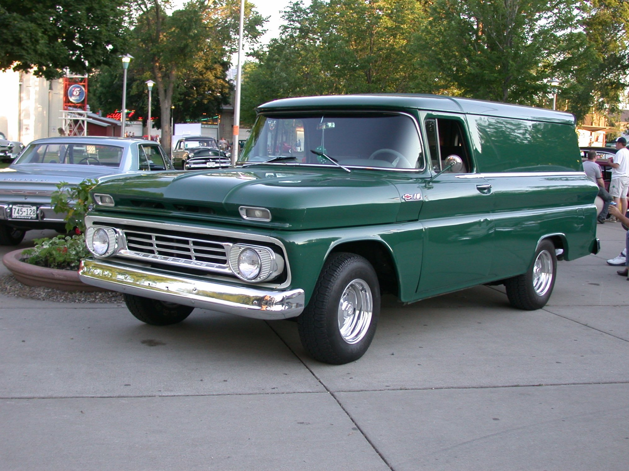 Solve 1962 Chevrolet C10 1/2 Ton Suburban Carryall jigsaw puzzle online ...