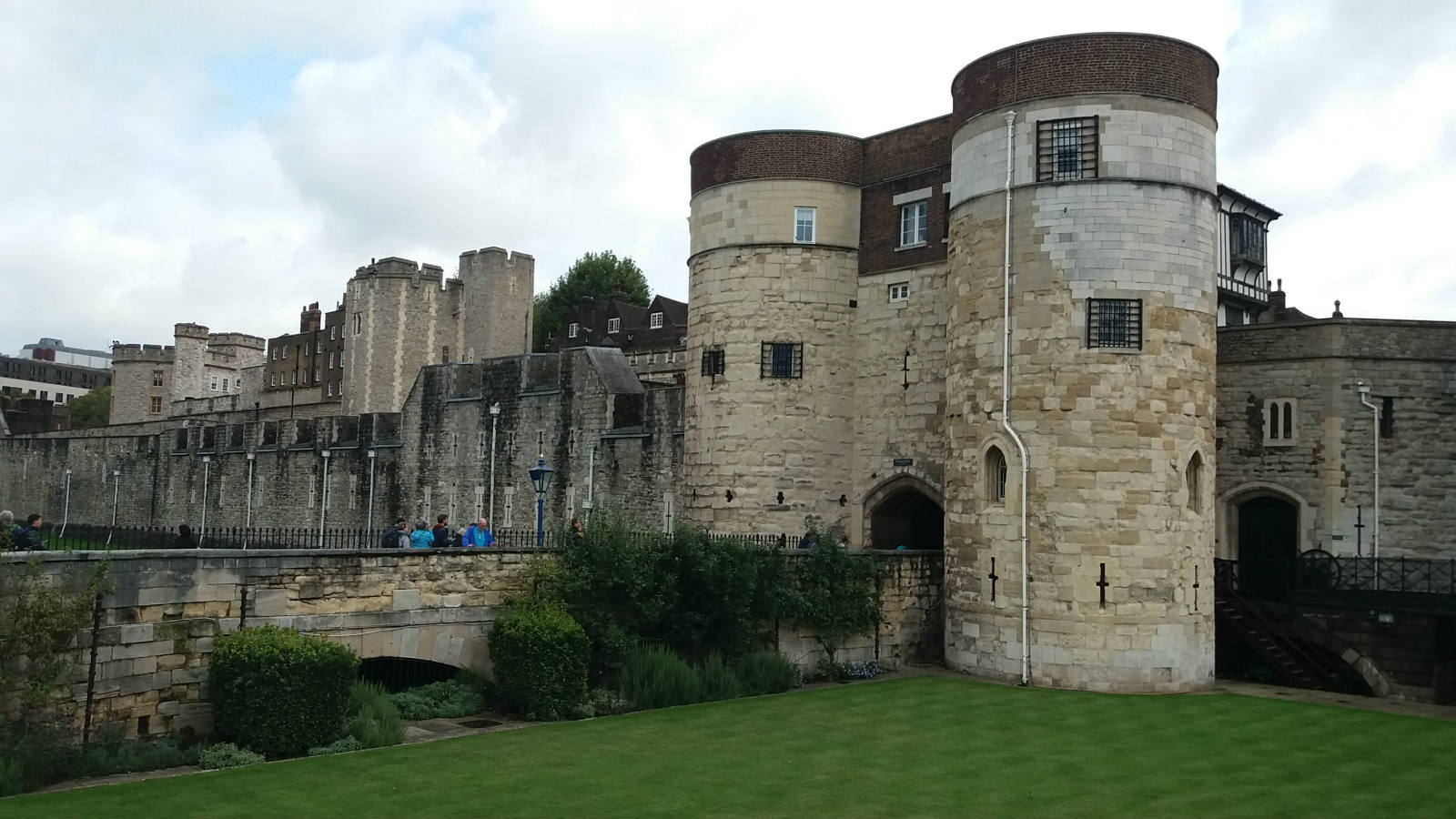 Solve The Tower of London jigsaw puzzle online with 144 pieces